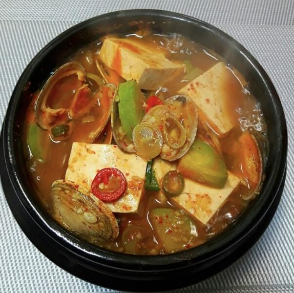 Korean Doeonjang-jjigae vs Japanese Miso Soup